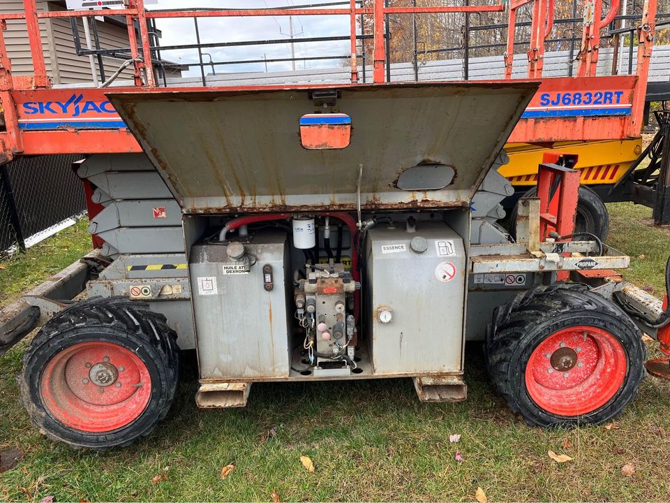2011 Skyjack SJ6832RT Scissor Lift - LyonLifts